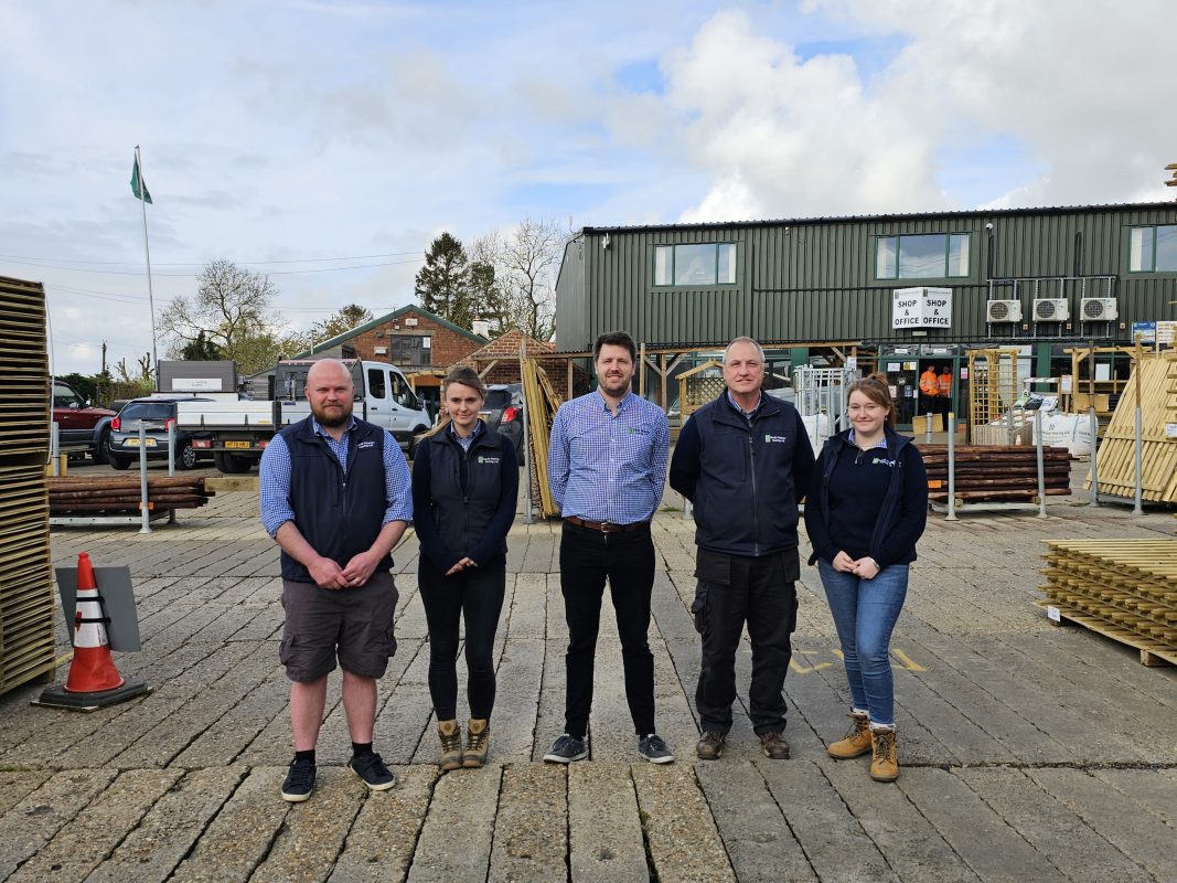 A Chat About Customer Service at David Musson Fencing